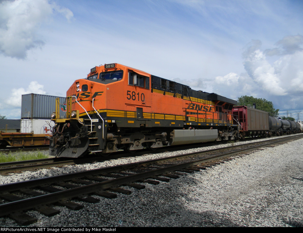 BNSF 5810